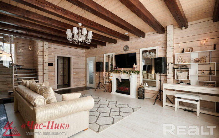 У леса, с баней и купелью. В Ратомке продается красивый деревянный дом ...